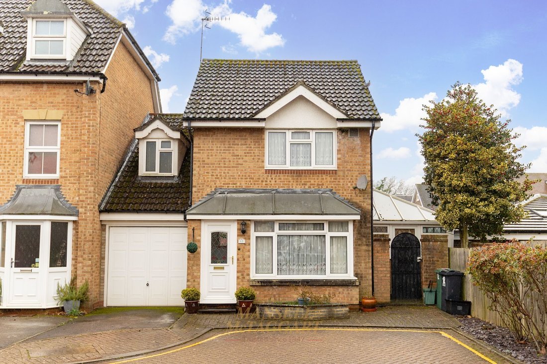 House Horley In Horley, England, United Kingdom For Sale (17436496)
