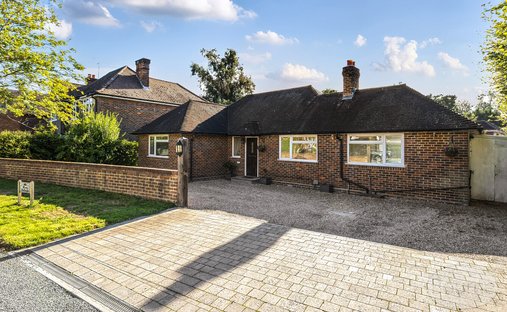 Luxury bungalows for sale in Barnsbury, Woking, England | JamesEdition
