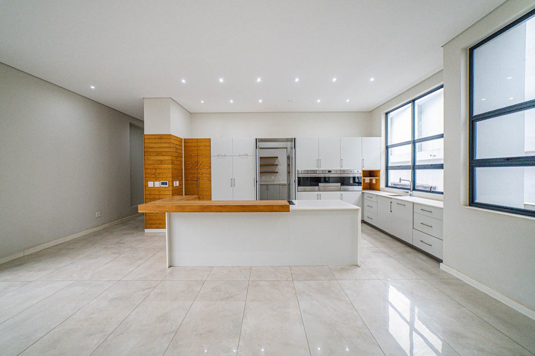 Elegant Triple Storey Home On A Double Greenbelt En Midrand, Gauteng ...