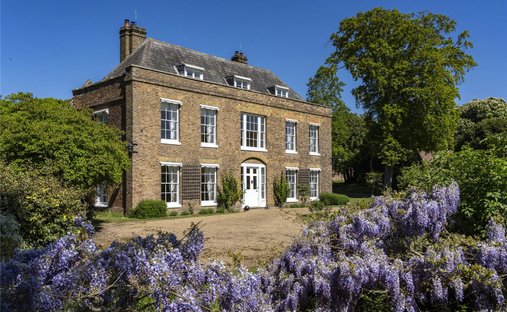 Luxury houses for sale in Upper Upnor, England, United Kingdom ...