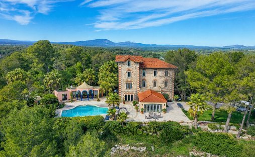 Lujo cima de una colina castillos en venta en Montpellier, Occitania ...