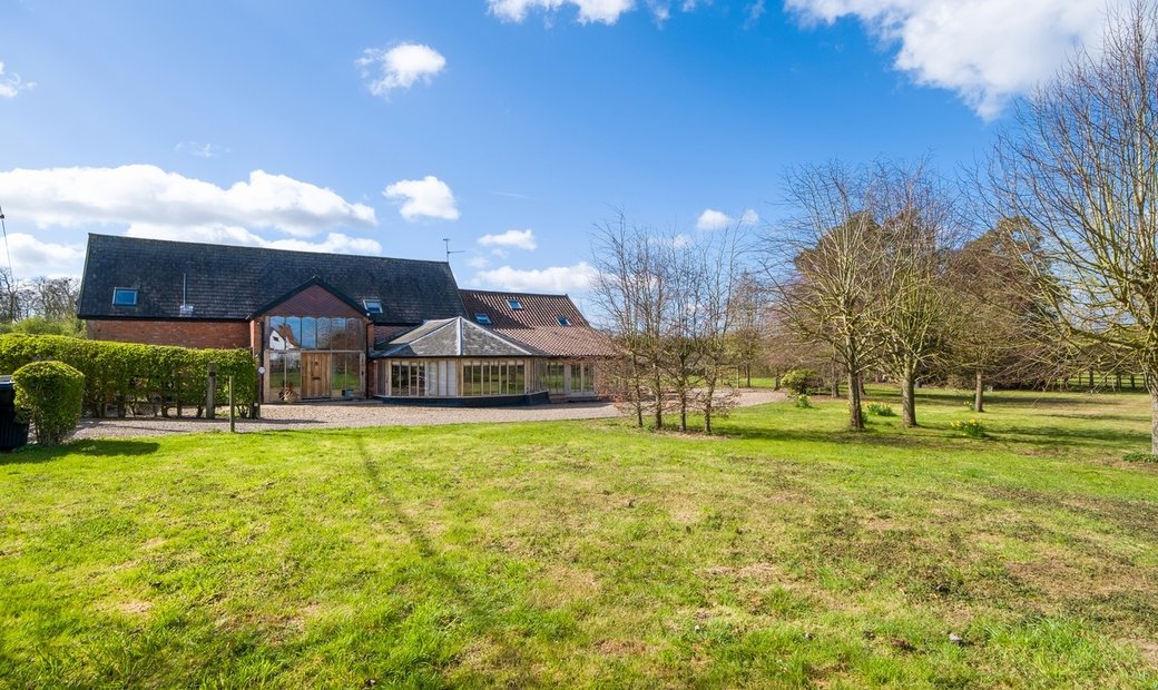 5 Bedroom Barn Conversion For Sale In In Dickleburgh, England, United ...