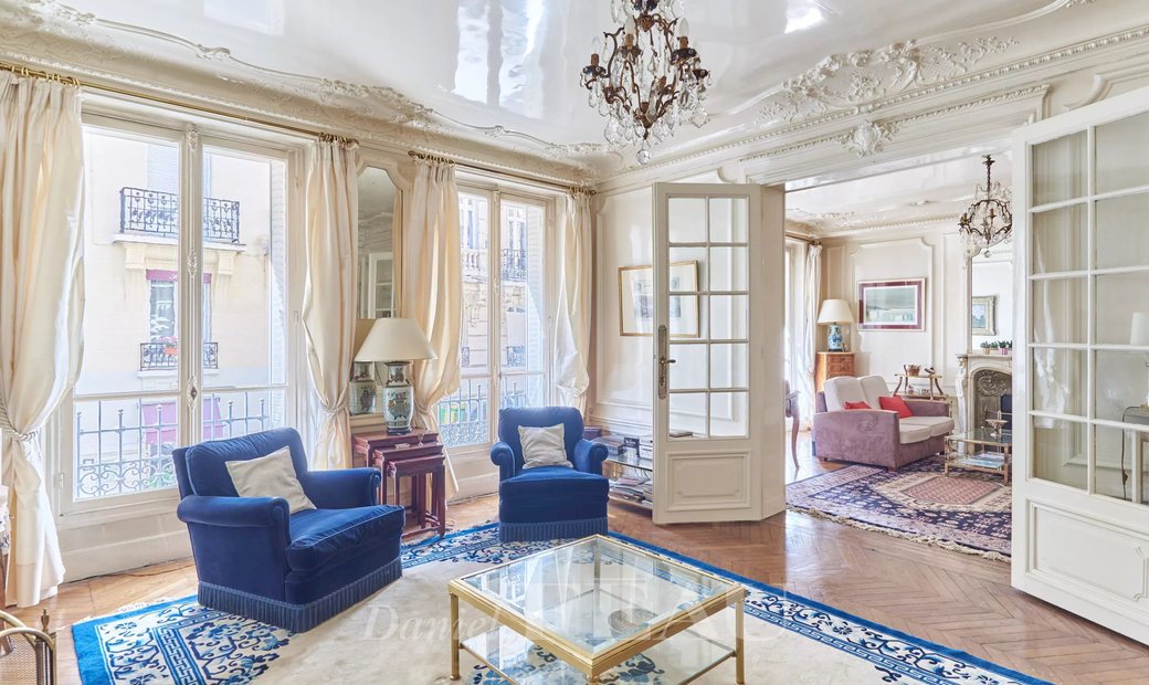 Elegant Dual Aspect Apartment With Period En París, Isla De Francia ...