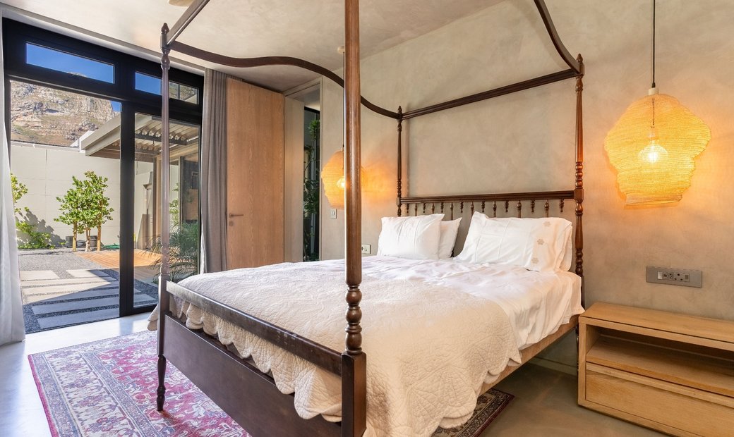 A Contemporary Entertainer’s Paradise In Cape Town, Western Cape, South ...