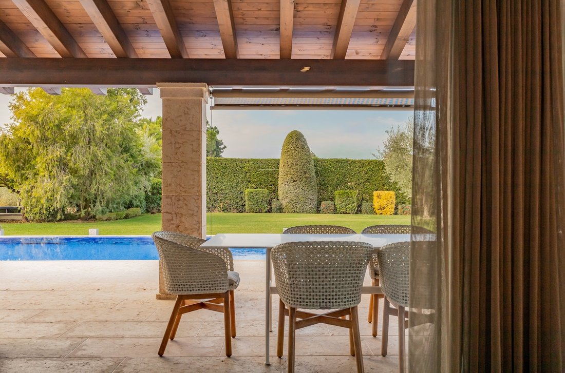 Refined Lakeside Villa With Infinity Pool In Bardolino, Veneto, Italy ...