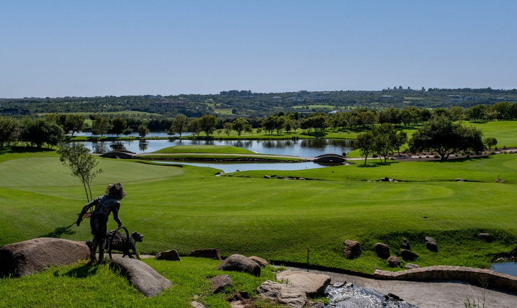 An Exceptional Cul De Sac Stand With Dam Views & In Midrand, South ...