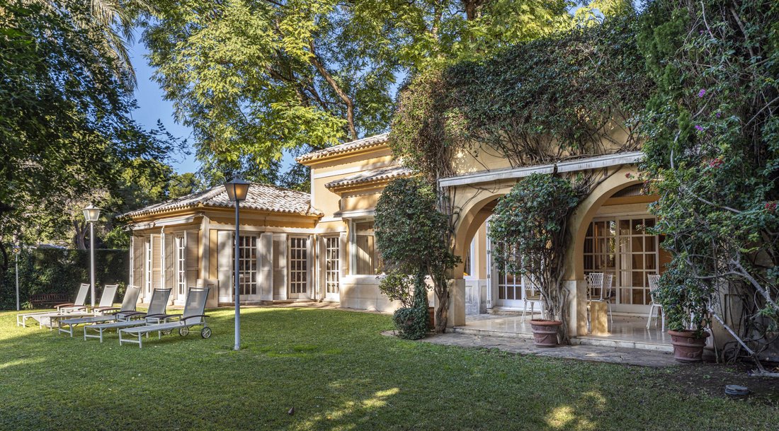 Elegant Residence With Serene Gardens In Rocafort, Valencian Community ...