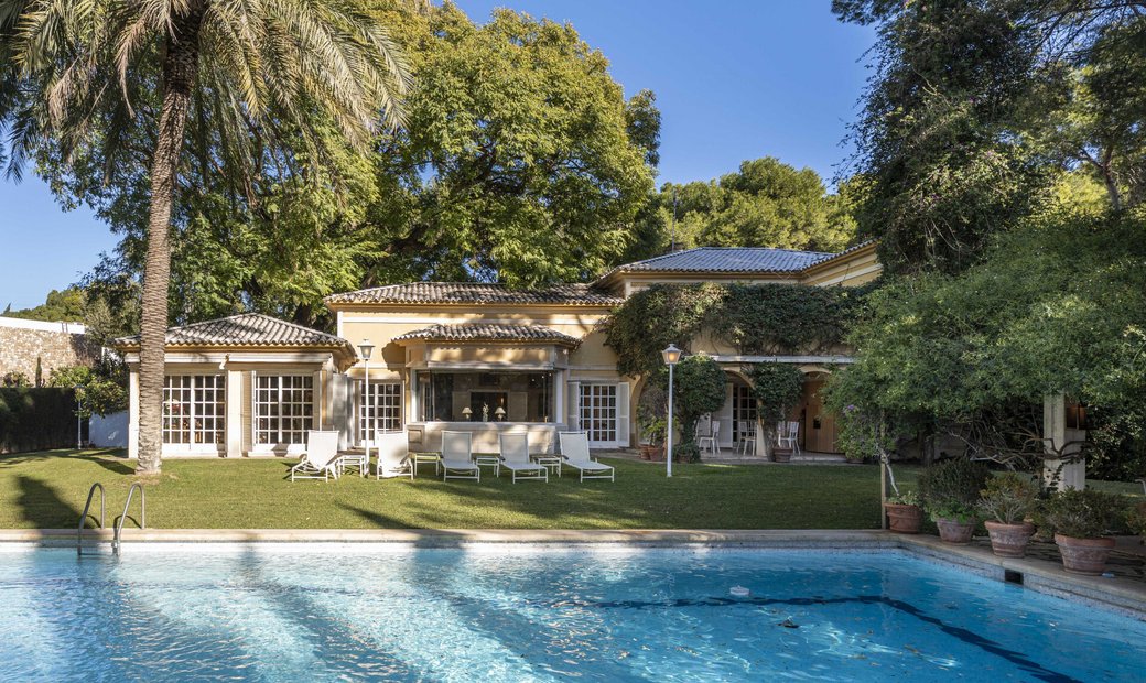 Elegant Residence With Serene Gardens In Rocafort, Valencian Community ...