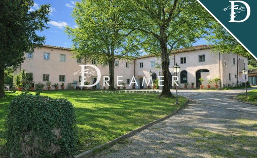 Luxury farm ranches with pool for sale in Segromigno in Monte ...