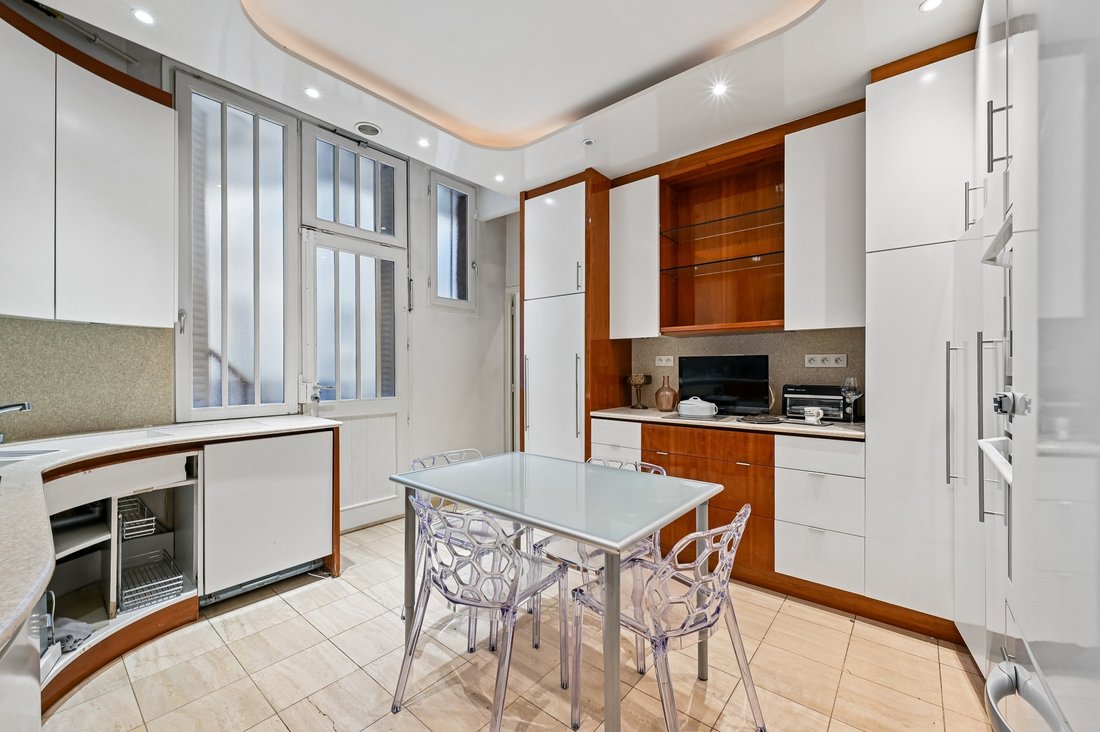 Paris 7th – Champ De Mars – Apartment With En París, Isla De Francia ...