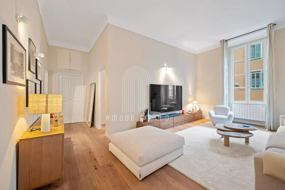 Superb 2 Room Apartment Le Port, In Nice, Provence Alpes Côte D'azur ...