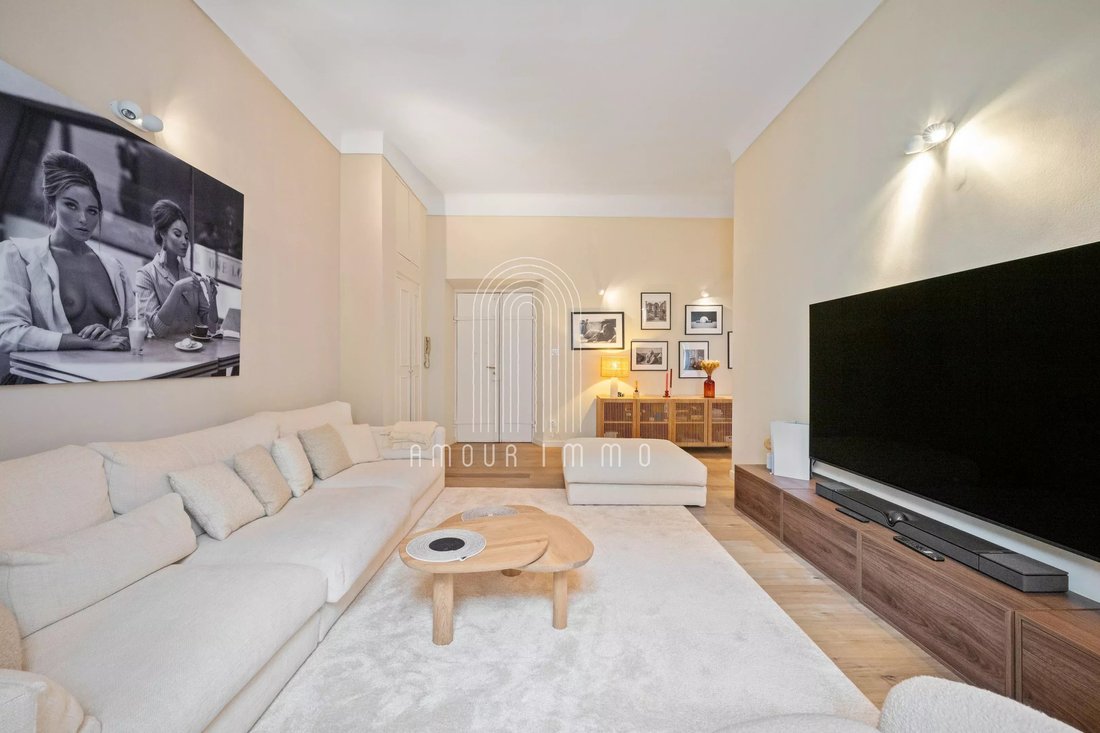 Superb 2 Room Apartment Le Port, In Nice, Provence Alpes Côte D'azur ...