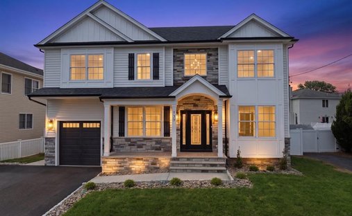 Luxe moderne maisons à vendre à Saddle Brook, New Jersey | JamesEdition