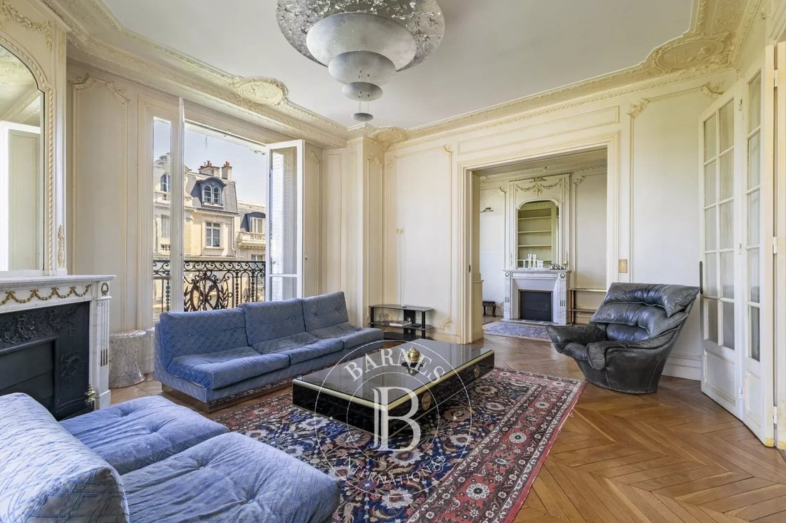 Paris 7ème Apartment In Paris, île De France, France For Sale (18031296)