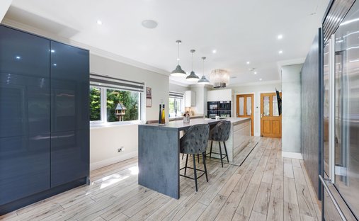 Luxury homes with garden for sale in Borough of Wyre, England ...
