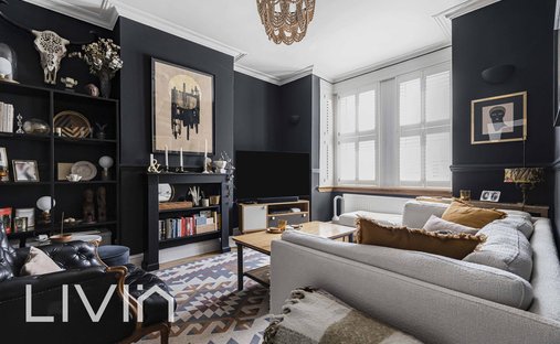 Luxury houses with terrace for sale in Woodside, London Borough of ...