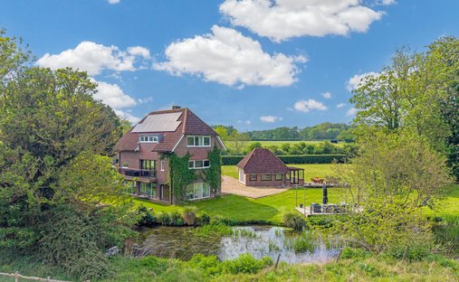 Luxury waterfront houses for sale in Hook, England, United Kingdom ...