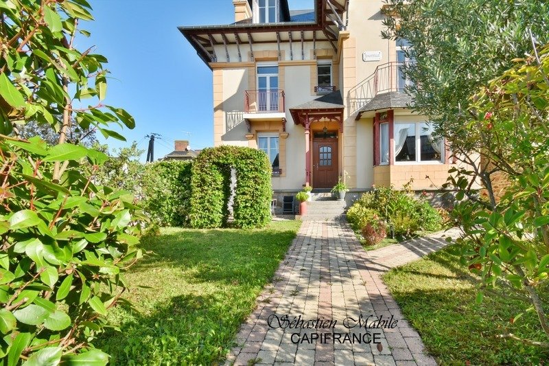 Bourgeois House For Sale With 10 Rooms In In Pontorson, Normandy ...