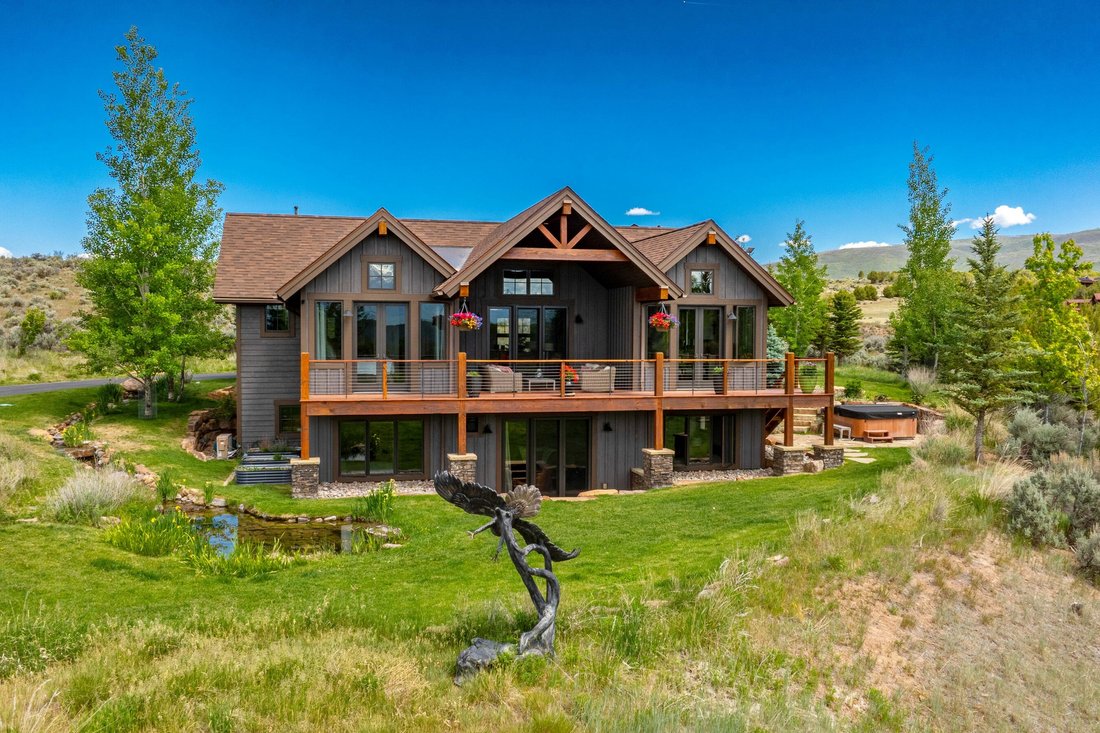 Elk Springs Vit à Son Meilleur Dans Glenwood Springs, Colorado, états ...