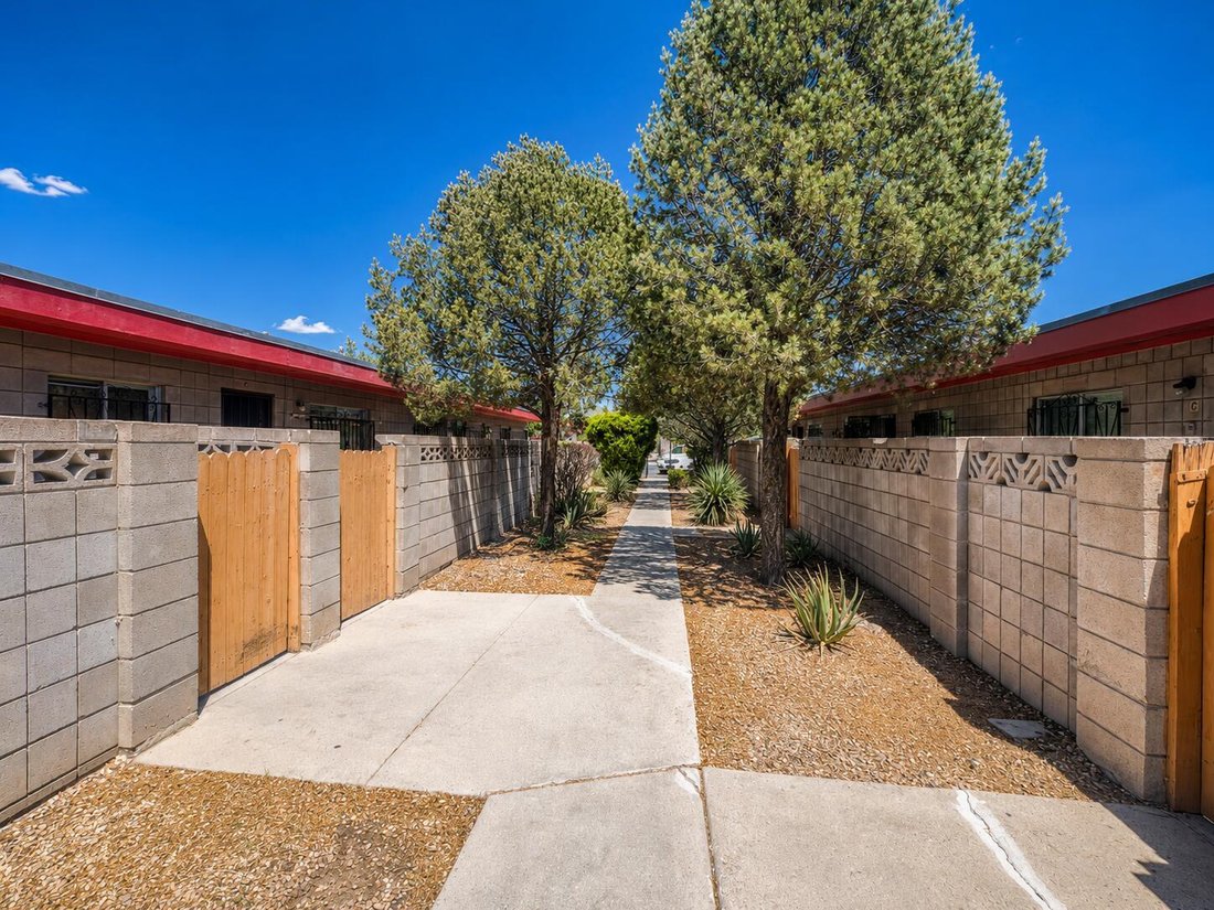 Mehrfamilienhaus In In Albuquerque, New Mexico, Vereinigte Staaten Zu ...