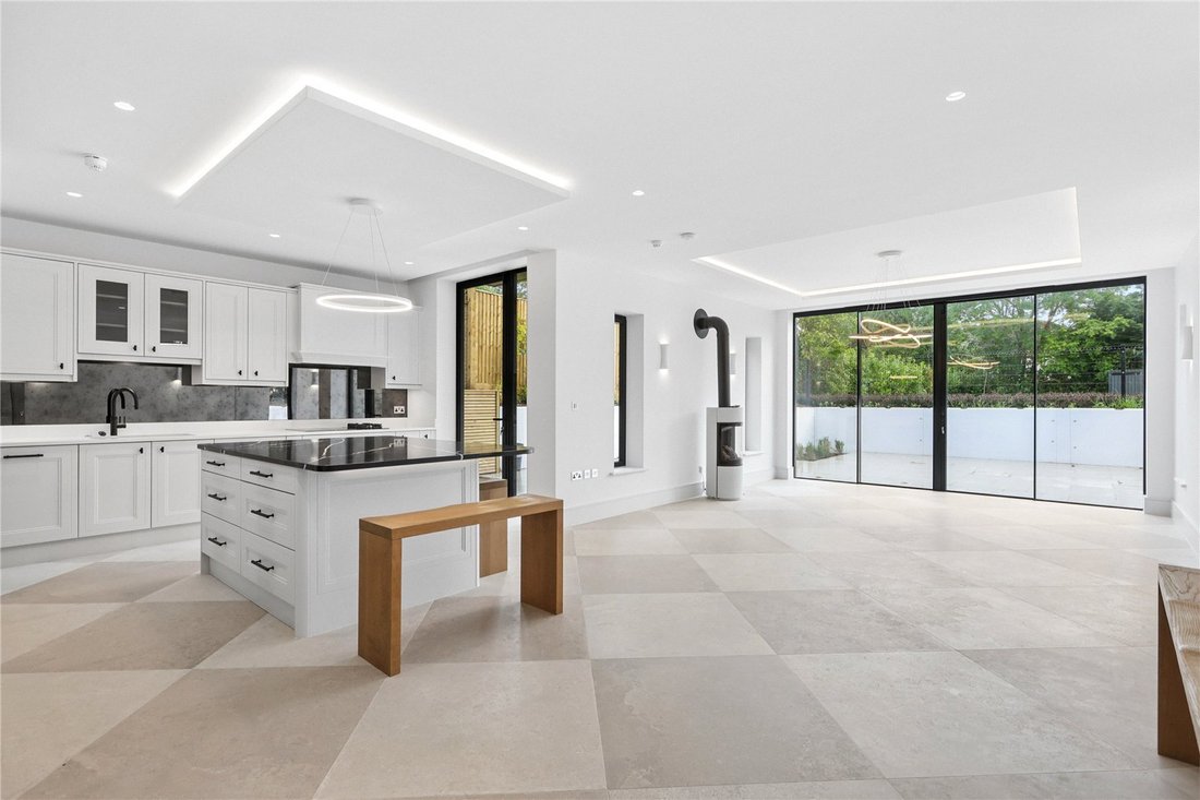 Mizen Close, Cobham, Surrey In Cobham, England, United Kingdom For Sale ...