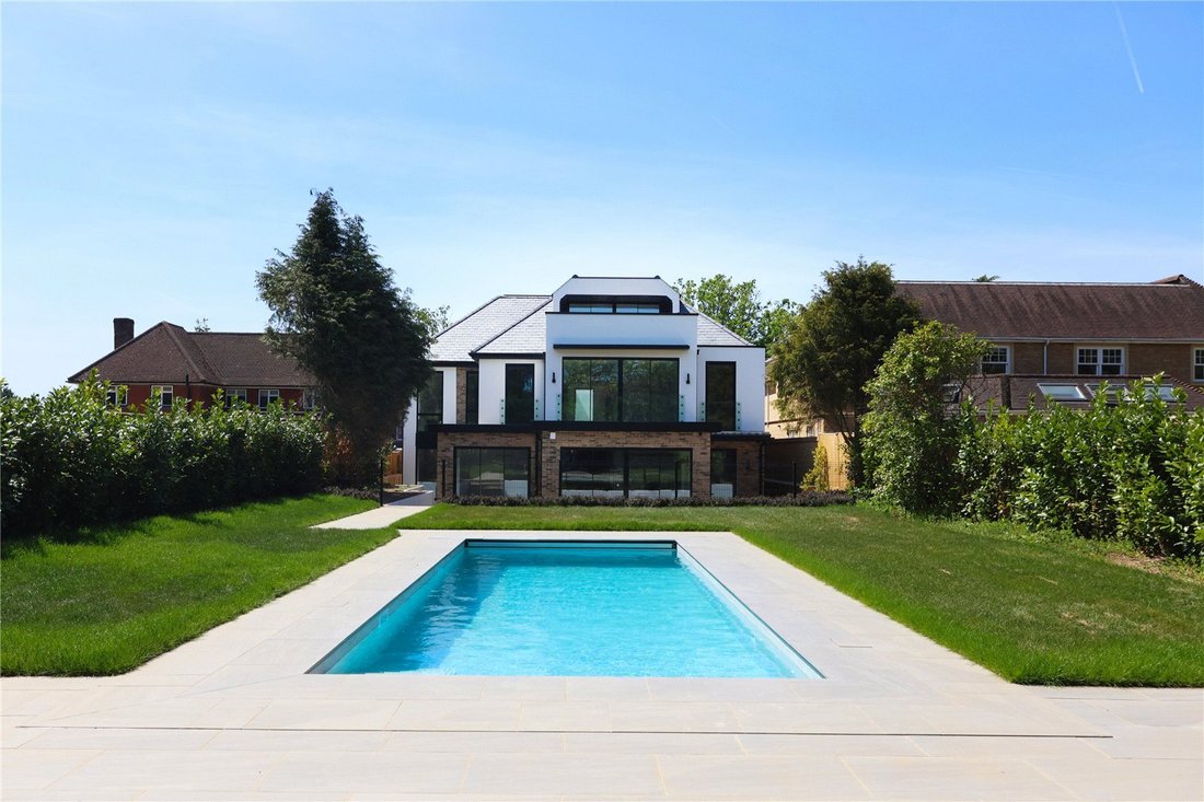 Mizen Close, Cobham, Surrey In Cobham, England, United Kingdom For Sale ...