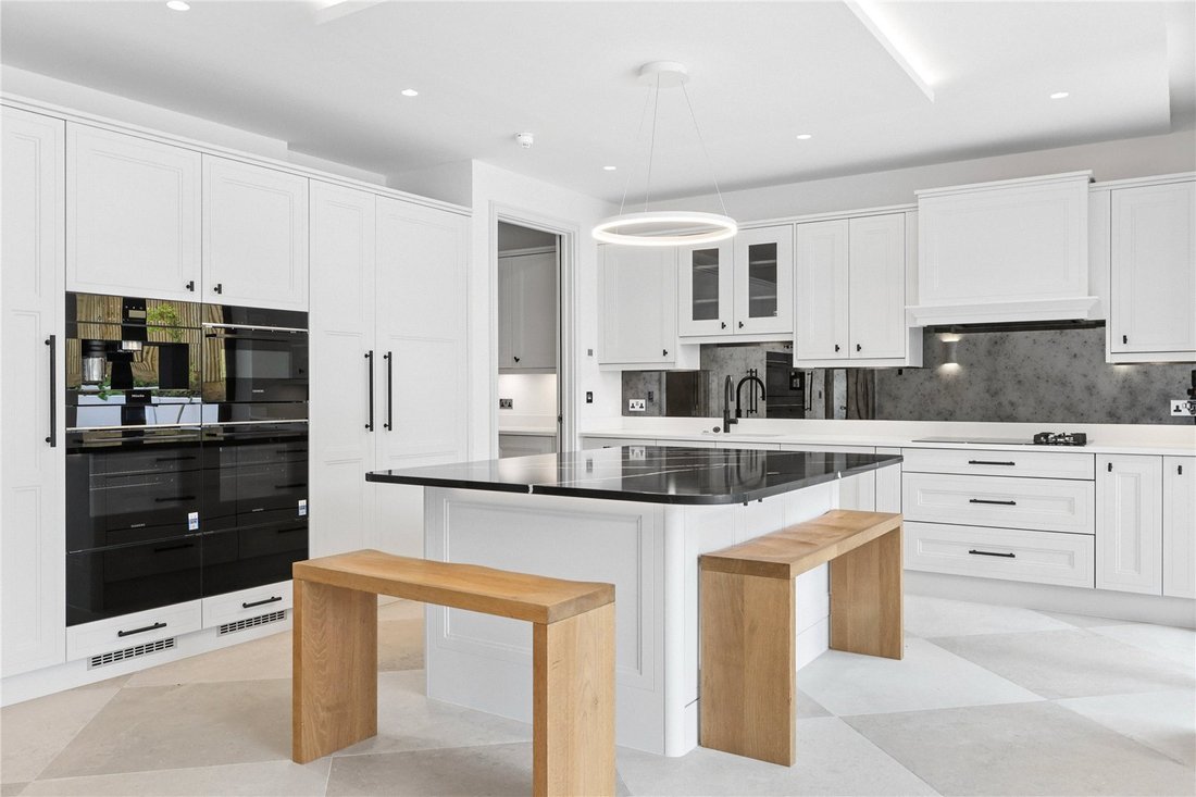 Mizen Close, Cobham, Surrey In Cobham, England, United Kingdom For Sale ...