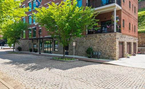 Luxury condos with elevator for sale in Concord, Virginia | JamesEdition