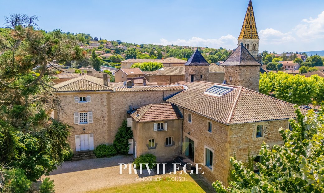 Exceptional Loft Of Over 300 M² With In Limas, Auvergne Rhône Alpes ...