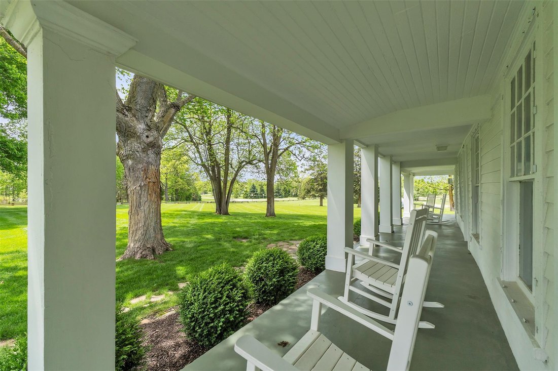 Timeless Luxury Estate With Iconic Event Barn Dans Dexter, Michigan ...