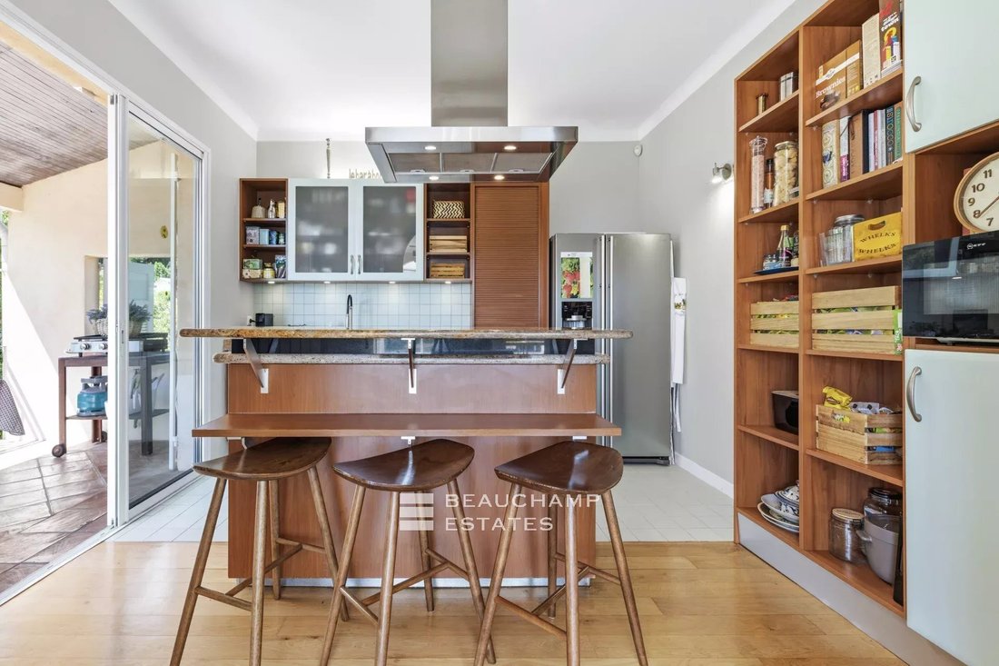 Modern 5 Bedroom Villa Within In Antibes, Provence Alpes Côte D'azur ...