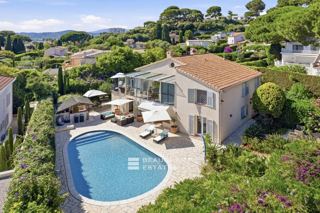 Modern 5 Bedroom Villa Within In Antibes, Provence Alpes Côte D'azur ...