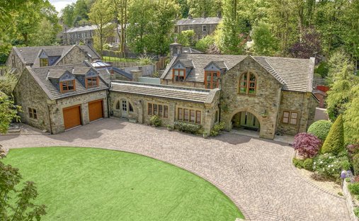 Luxury homes with garage for sale in Bridge End, Borough of Rossendale ...
