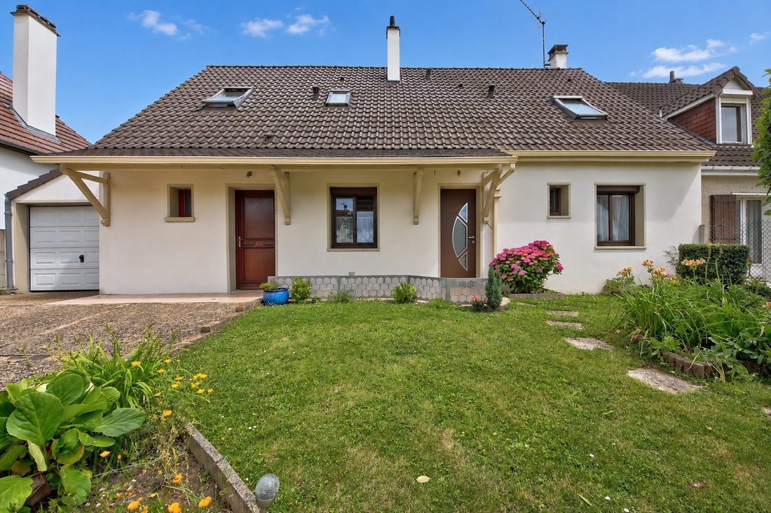 Contemporary House For Sale, 7 Rooms In Bois D'arcy, île De France ...