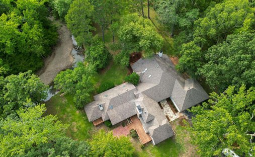Luxury riverfront houses for sale in Paron, Arkansas | JamesEdition