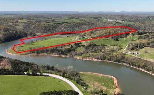 Luxury waterfront homes for sale in Green Forest, Arkansas | JamesEdition