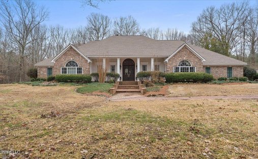 Luxury homes with sauna for sale in Forest, Mississippi | JamesEdition