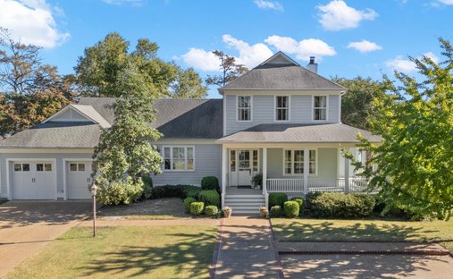Luxury lake view houses for sale in Dundee, Mississippi | JamesEdition