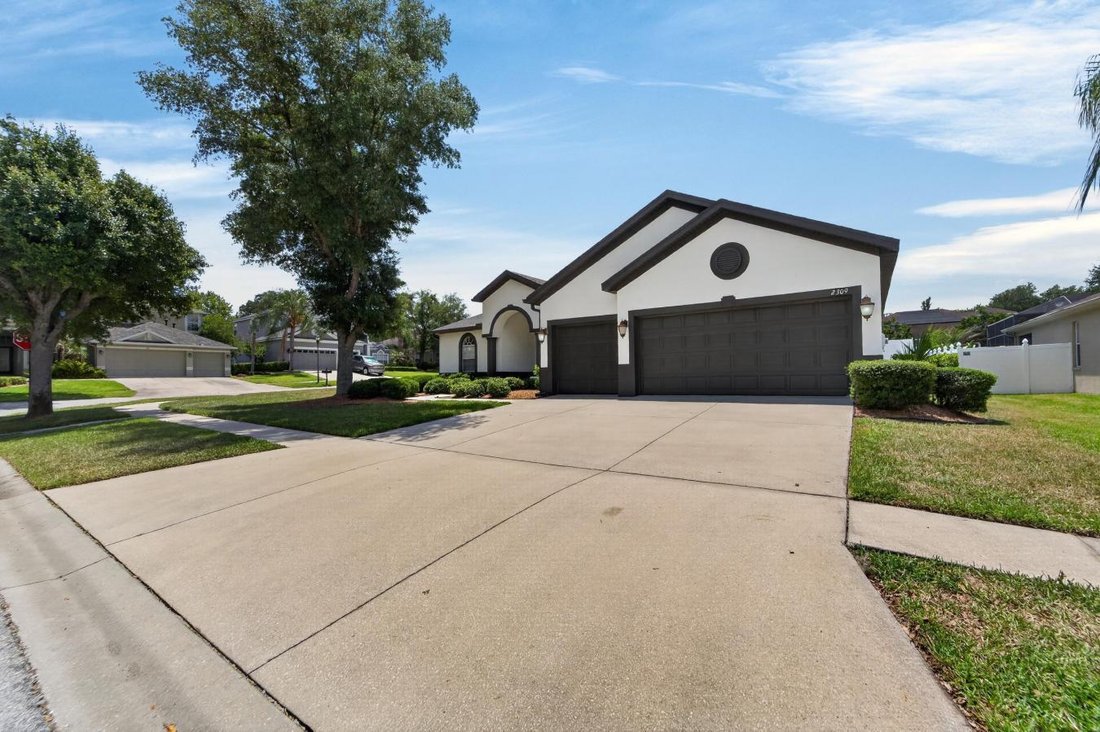2309 Silver Trumpet Court In Valrico, Florida, United States For Sale ...