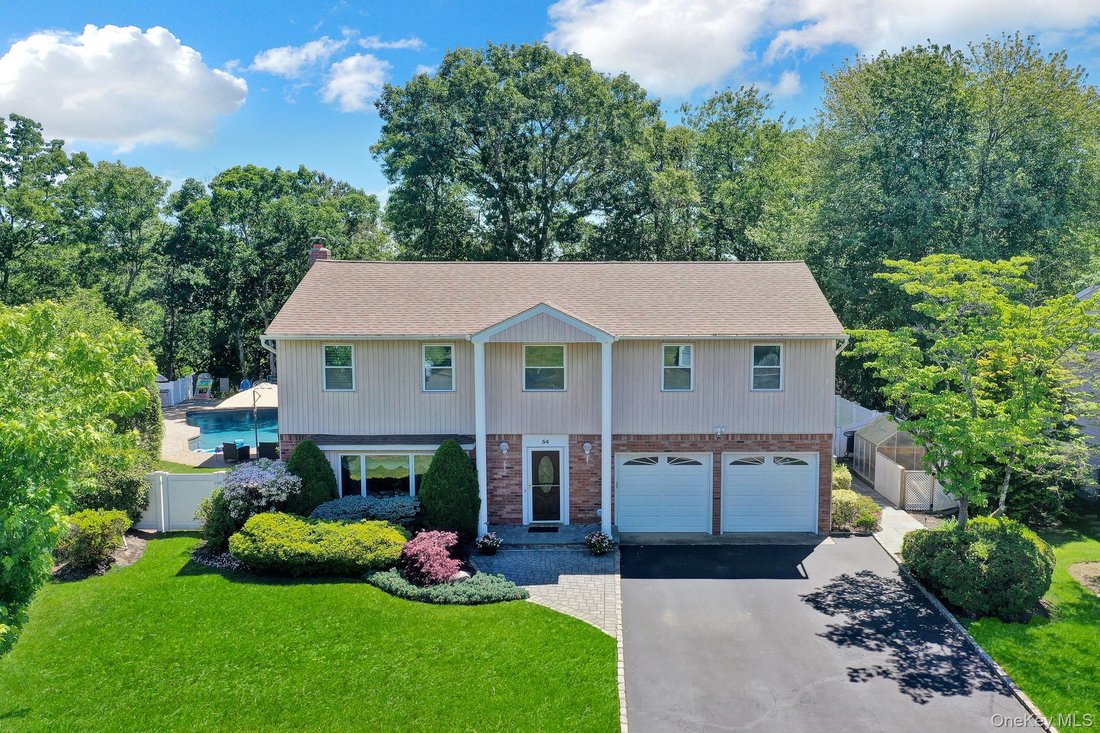 54 Sandy Hollow Drive Smithtown, New In Smithtown, New York, United ...