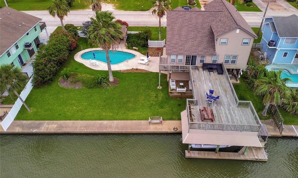 Single Family Residence In Tiki Island In Galveston, Texas, United ...