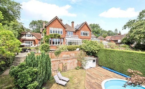 Luxury homes with pool for sale in Barnsbury, Woking, England ...
