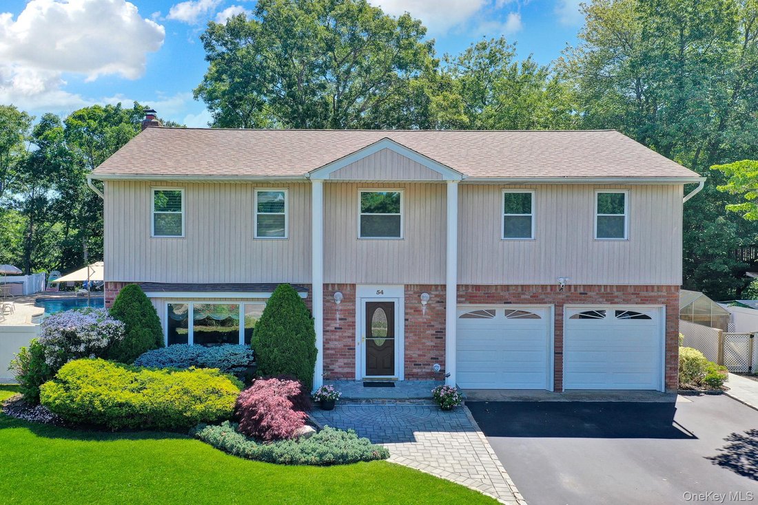 54 Sandy Hollow Drive Smithtown, New In Smithtown, New York, United ...