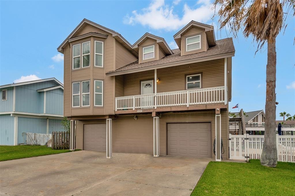 Single Family Residence In Tiki Island In Galveston, Texas, United ...