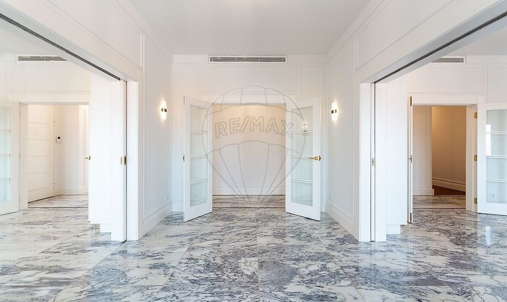Apresentamos Lhe Um Extraordinário Apartamento T4 In Arroios, Lisbon ...