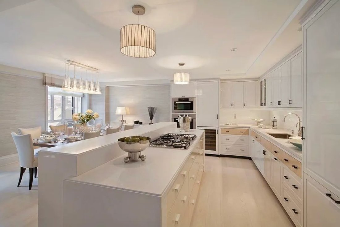 Carlton House, 21 E 61 St St, 7 A Lenox In New York, New York, United ...