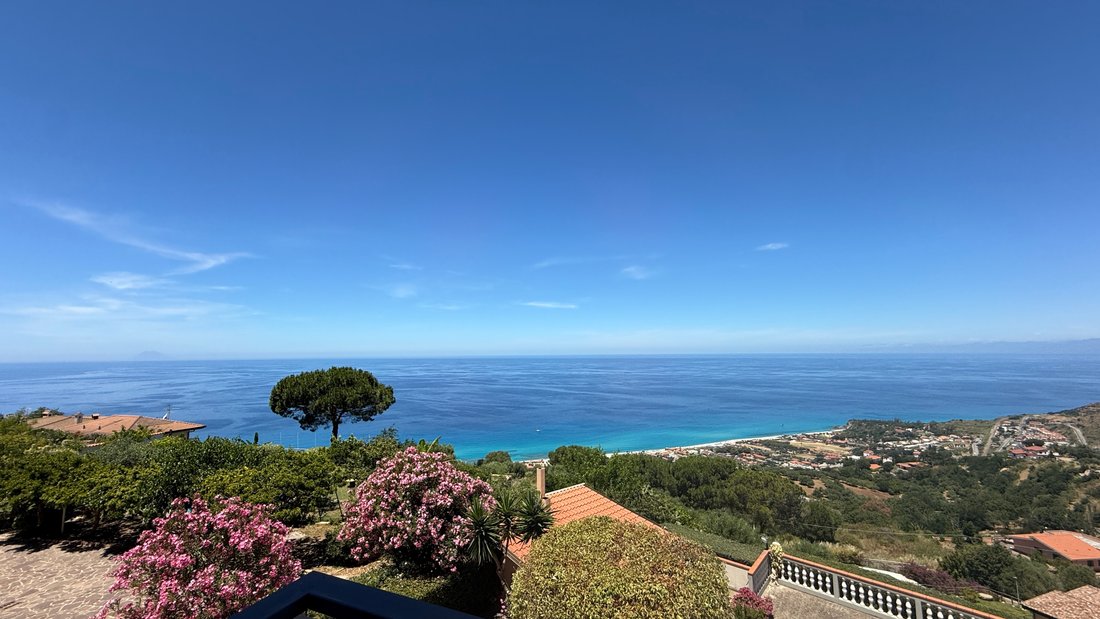 Casa Indipendente, Terrazza Panoramica, Giardino E In Zambrone ...