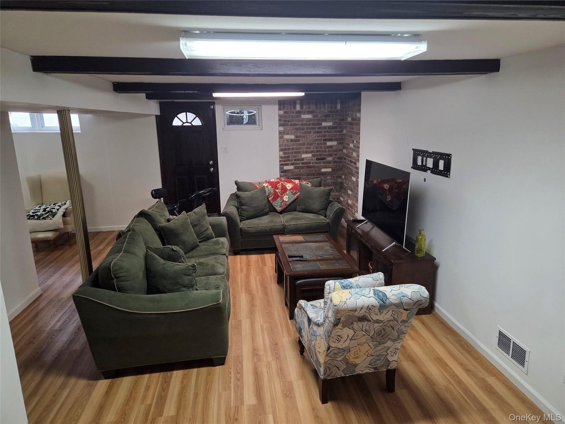Triplex In Bayside In New York, New York, United States For Sale (18233764)