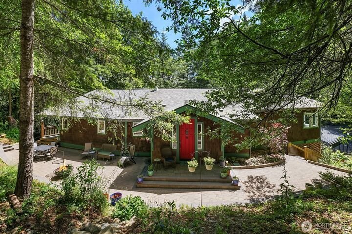 Elegant Retreat With Nature Views In Maple Valley, Washington, United ...