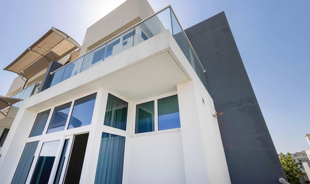 Vacant | Corner Unit | Well Maintained In Dubai, Dubai, United Arab ...